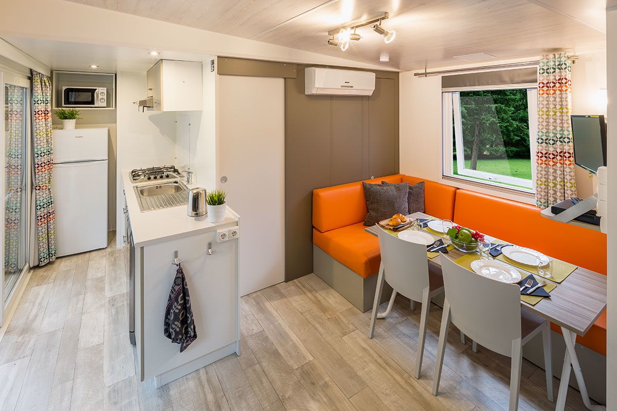 Premium Plus Lounge Air con/ decking/ Sat TV/ dishwasher/ Incl. final ...