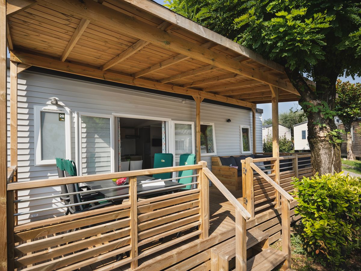 Premium Lounge Air con/decking/Sat TV/dishwasher